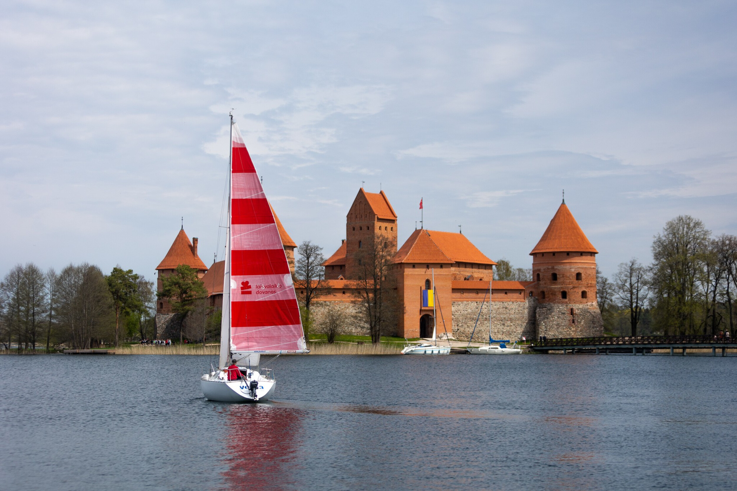 Plaukimas jachta Trakuose |Laisvalaikio Dovanos